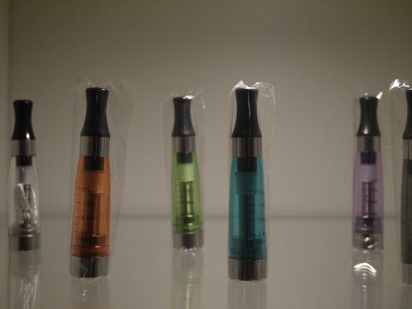 Sigarillo trae la nueva moda de lo cigarrillos electrónicos a Barcelona ...