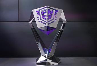 Fortnite presenta el trofeo FNCS Invitational de cristal Swarvoski - Paperblog