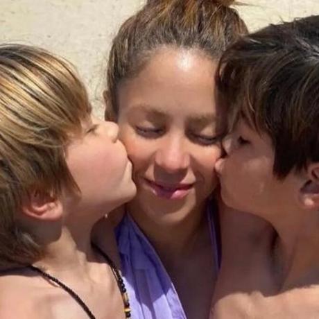 #ENTRETENIMIENTO: | Shakira no está viviendo sola en #Miami con sus 2 hijos - Paperblog
