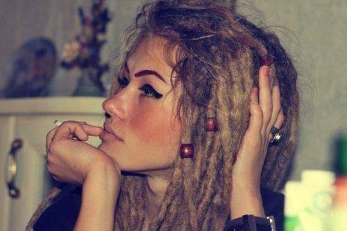 Fotos de mujeres con rastas - Imagui